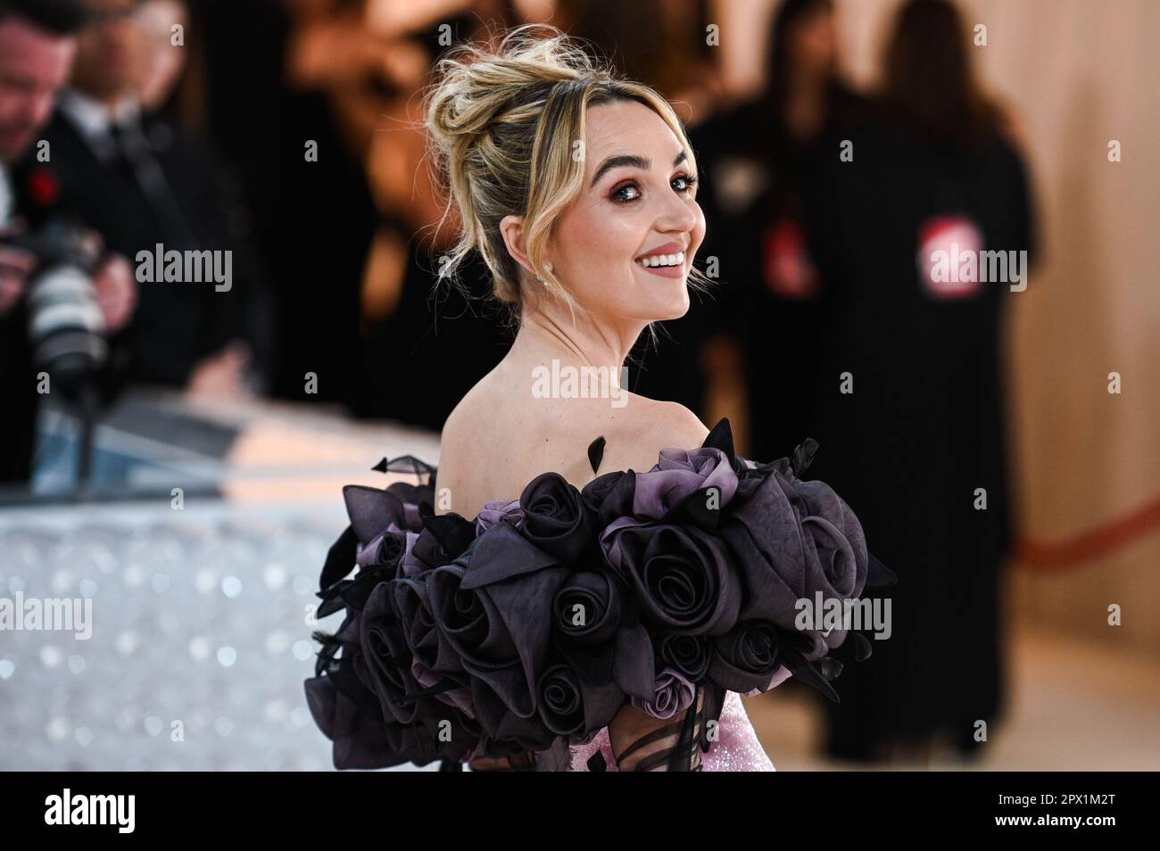New York, USA. 01st May, 2023. Chloe Fineman walking on the red carpet ...