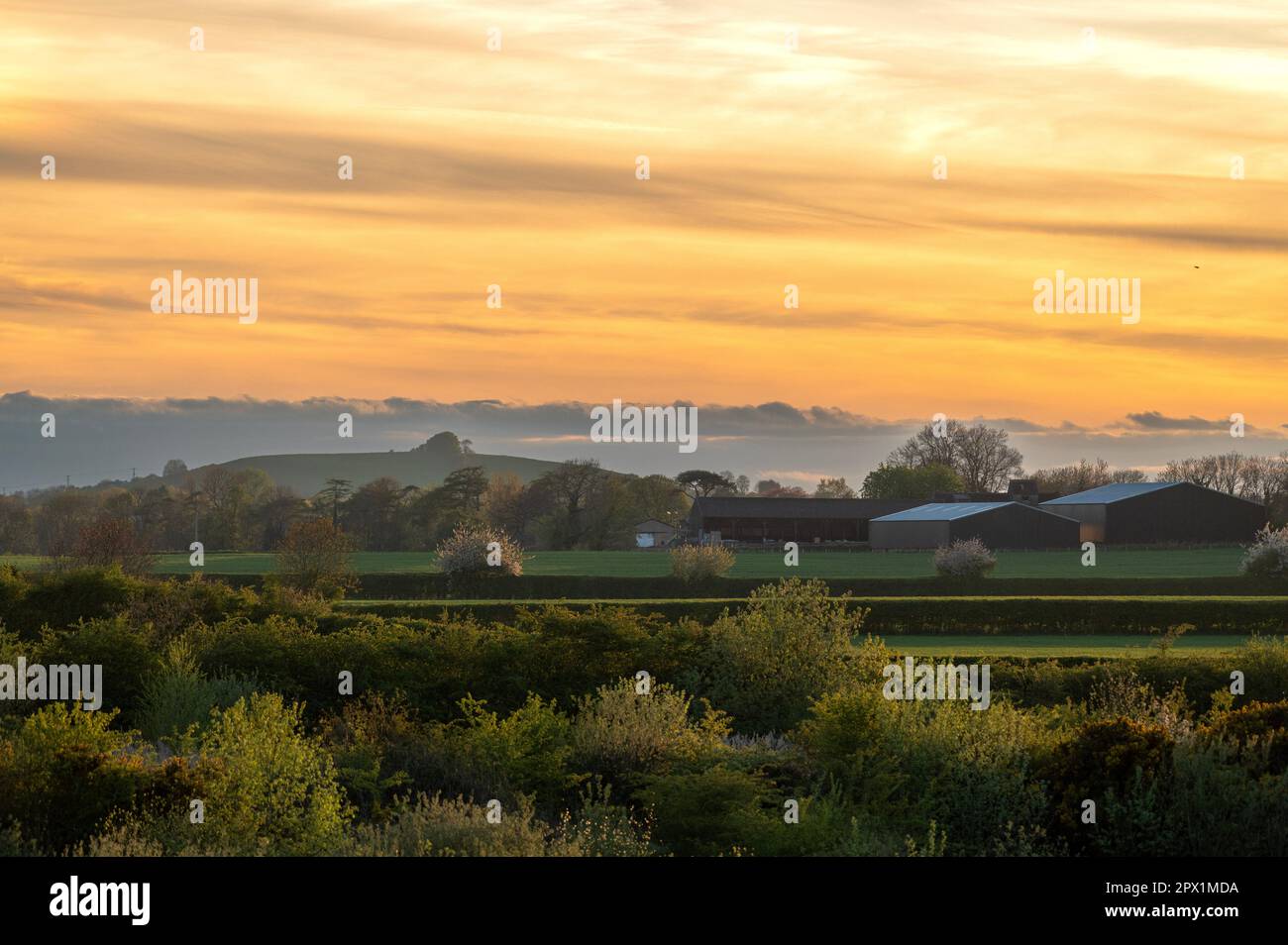 Sun light farmland buildings hi-res stock photography and images - Alamy
