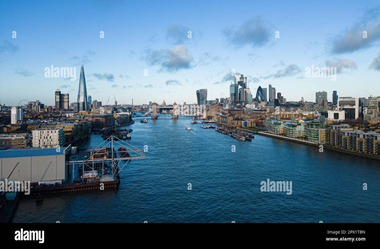 Summer night sky over london skyscraper hi-res stock photography and ...