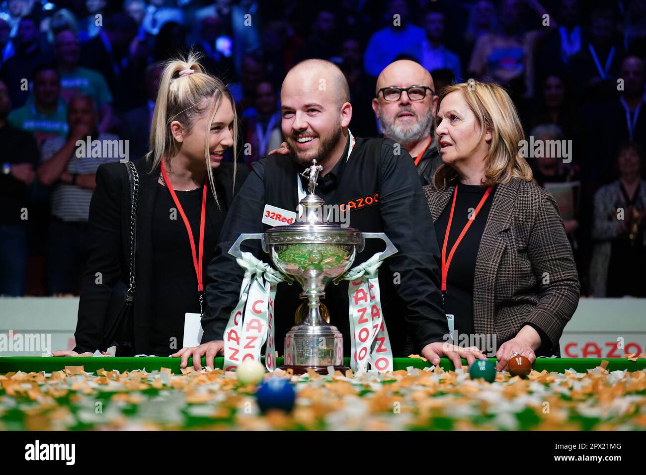 Luca Brecel celebrates with girlfriend Laura Vanoverberghe (left) after ...