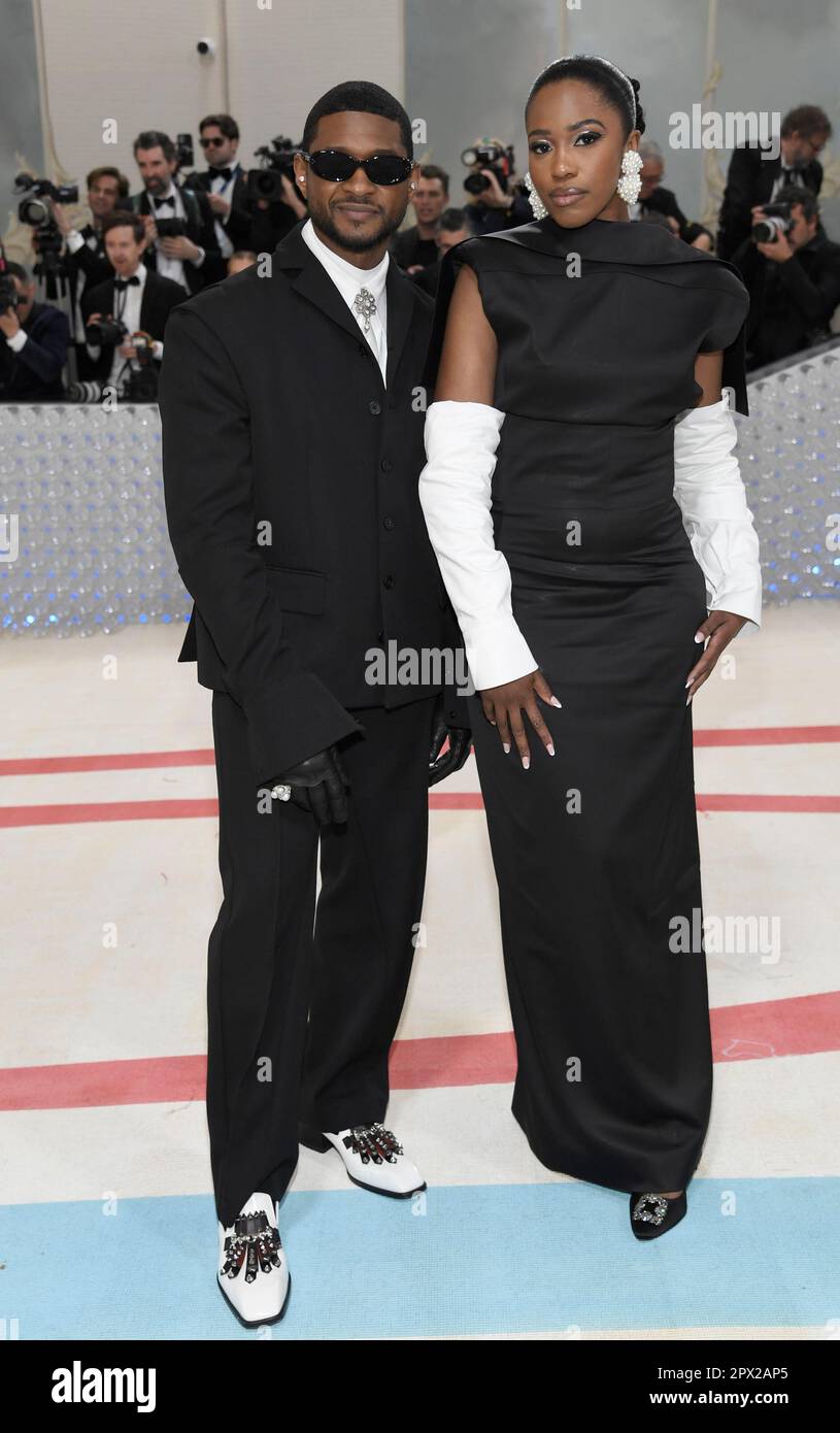 Usher, left, and Bianca Saunders attend The Metropolitan Museum of Art ...