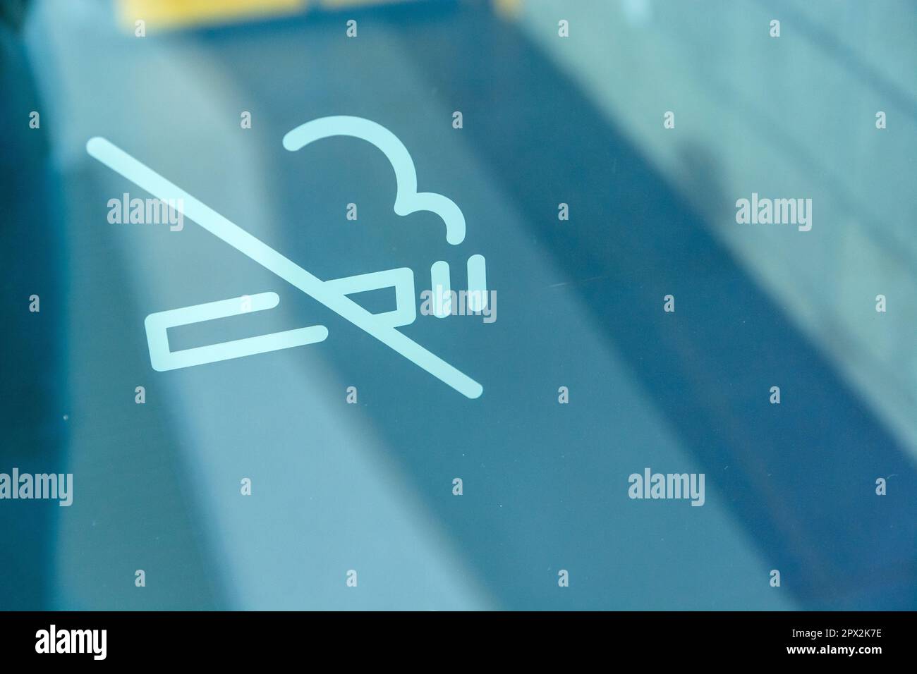 Painted no smoking symbol hi-res stock photography and images - Alamy