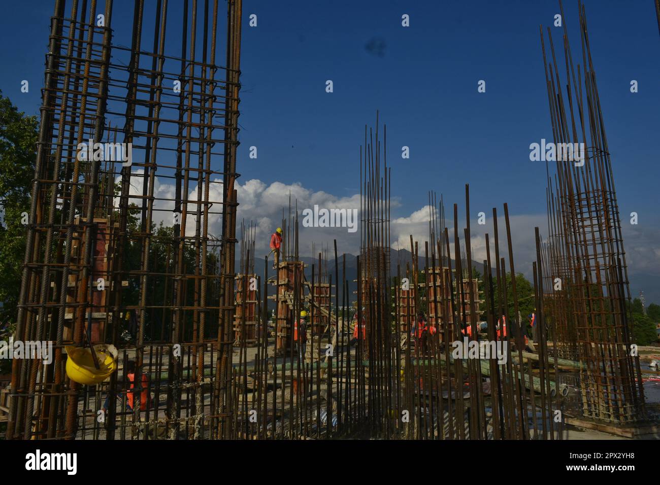 Srinagar, India. 01st May, 2023. Non-Kashmiri labors work at a ...