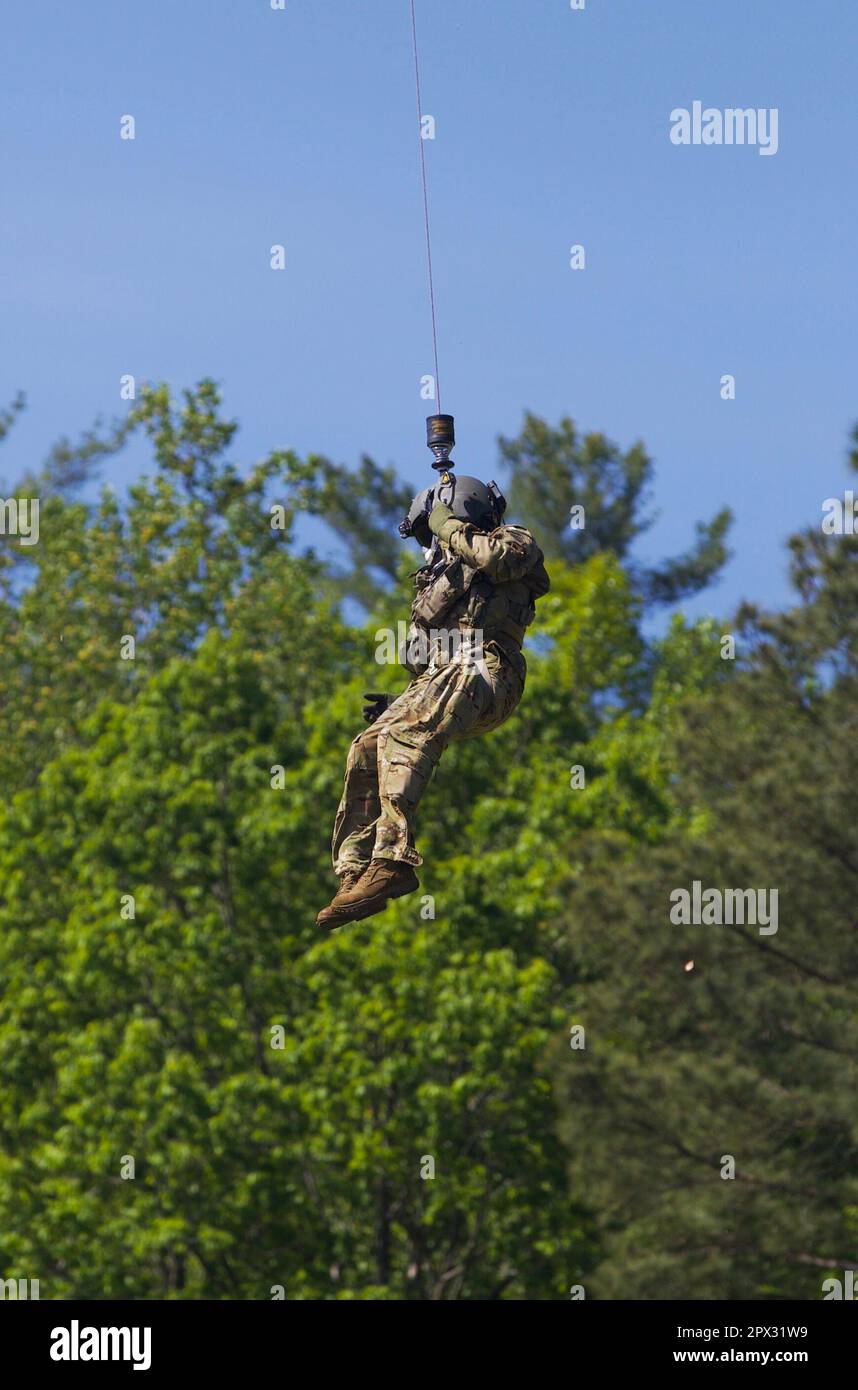 A U.S. Army UH-60 Black Hawk Crew Chief, assigned to 4th Ranger ...