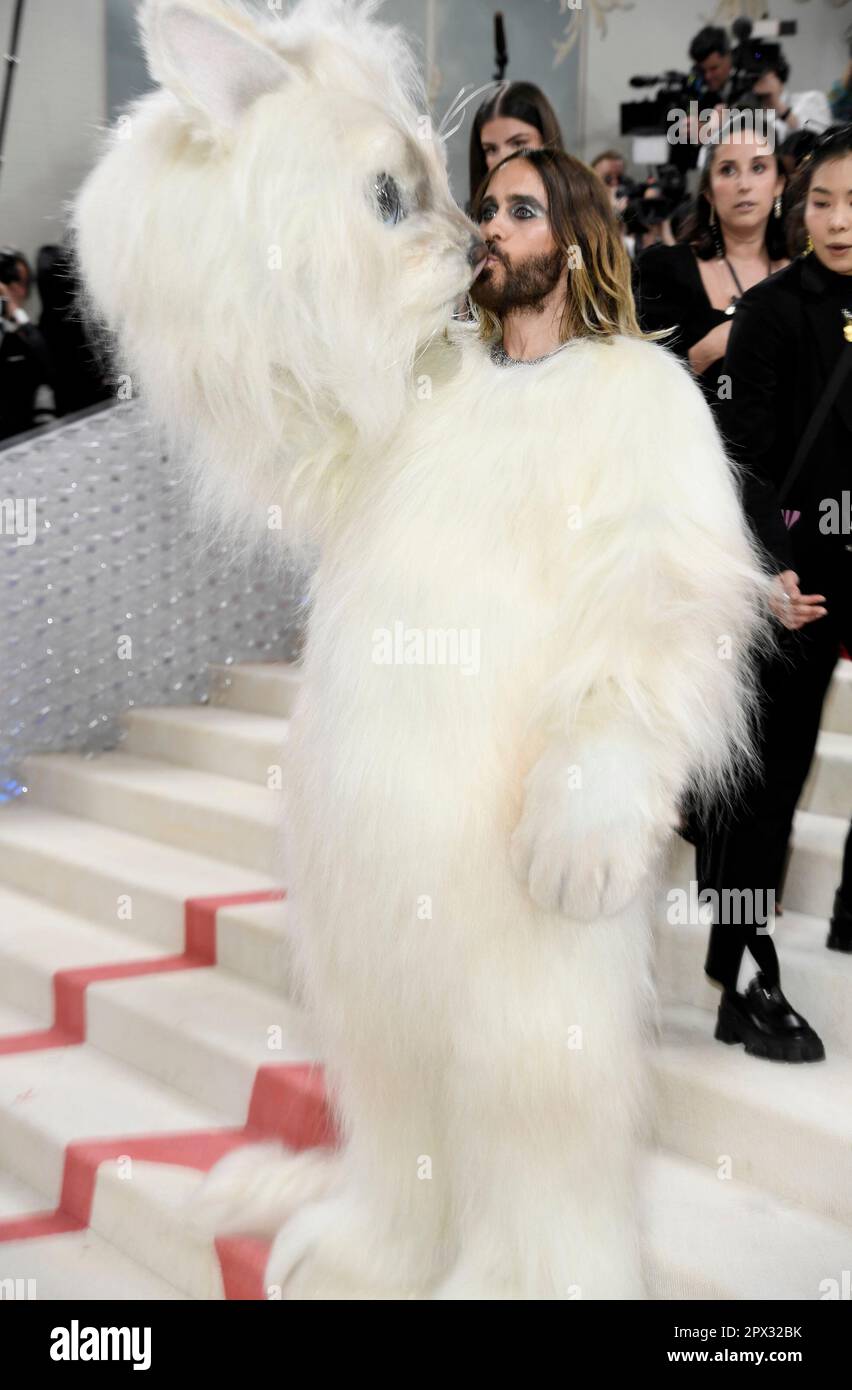 Jared Leto arrives dressed as Choupette, Karl Lagerfeld's cat, at The ...