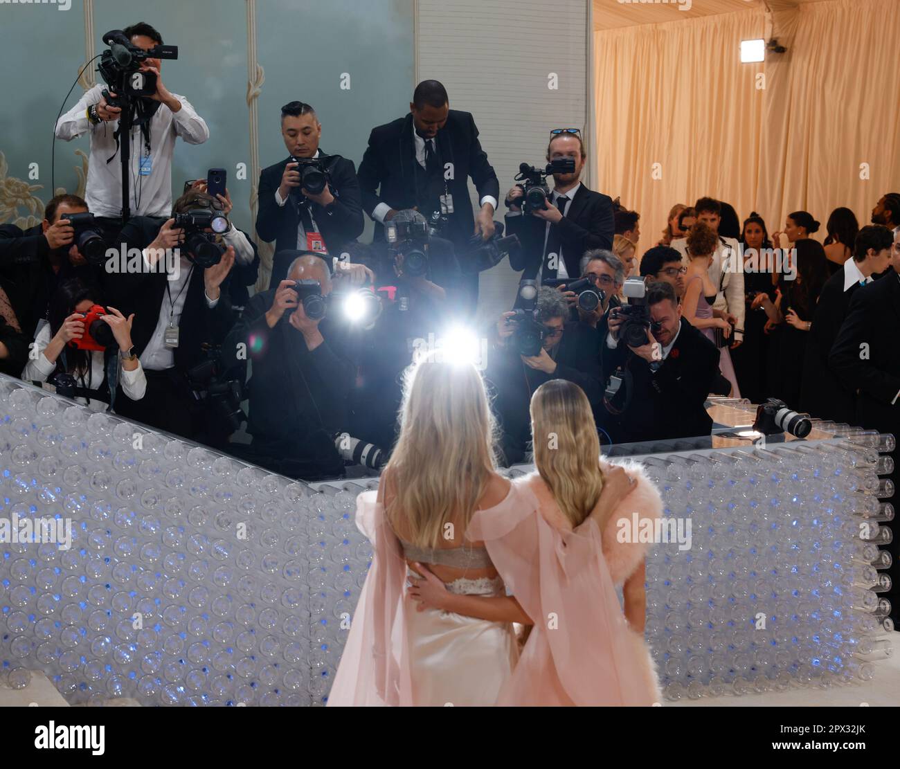 Lila moss and kate moss red carpet hi-res stock photography and images ...