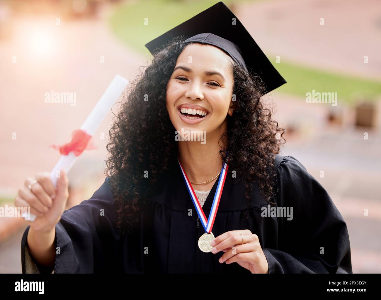 Student wearing a medal hi-res stock photography and images - Alamy