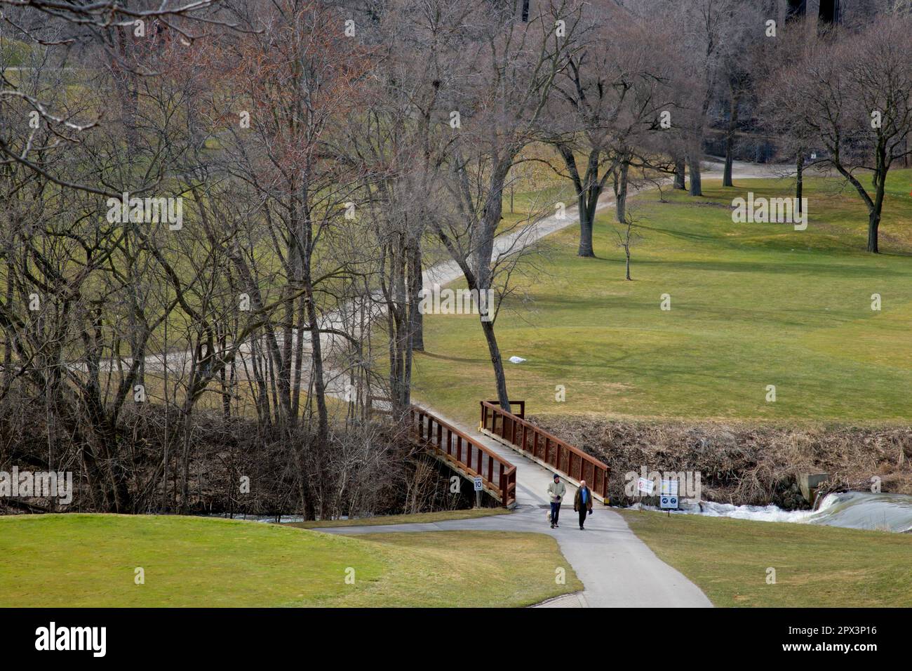 Golf club footpath hi-res stock photography and images - Alamy