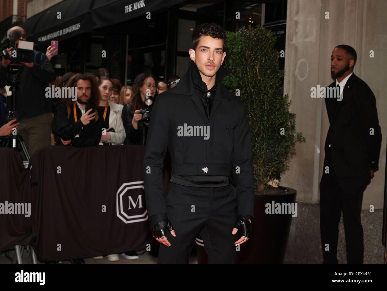 Manu Rios departs The Mark Hotel prior to attending The Metropolitan ...
