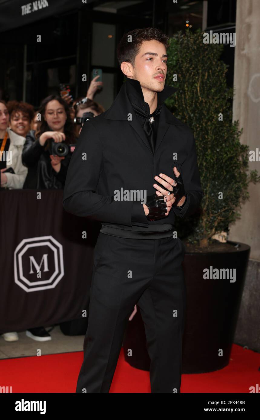 Manu Rios departs The Mark Hotel prior to attending The Metropolitan ...