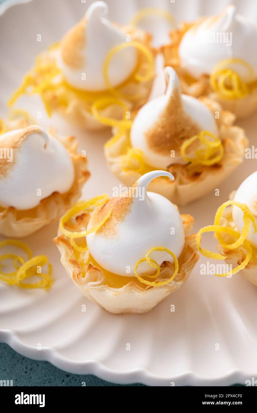 Mini lemon meringue tarts filled with lemon curd, one bite desserts ...