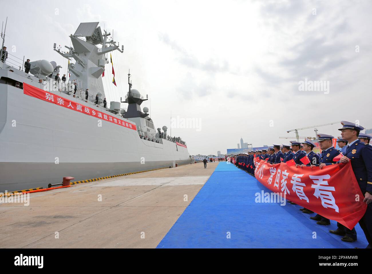 YANTAI, CHINA - APRIL 25, 2023 - People see off the Chinese Navy ...