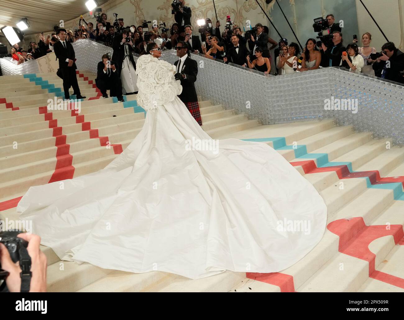 Elle fanning 2023 met gala hi-res stock photography and images - Alamy