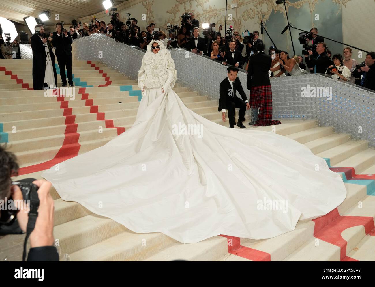 Sabrina carpenter met gala hi-res stock photography and images - Alamy
