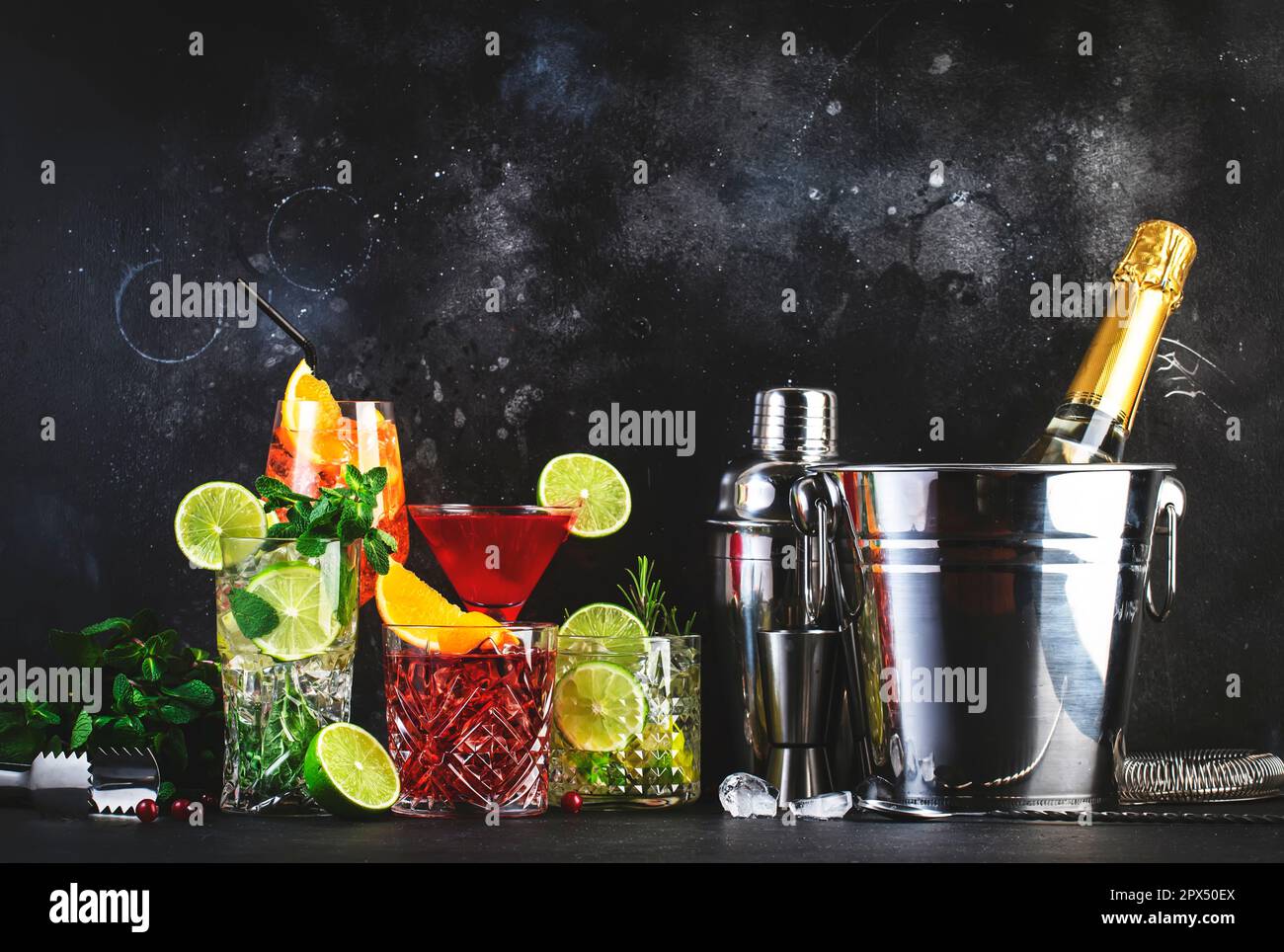 Most popular cocktail drinks set: aperol spritz, negroni, mojito, gin ...