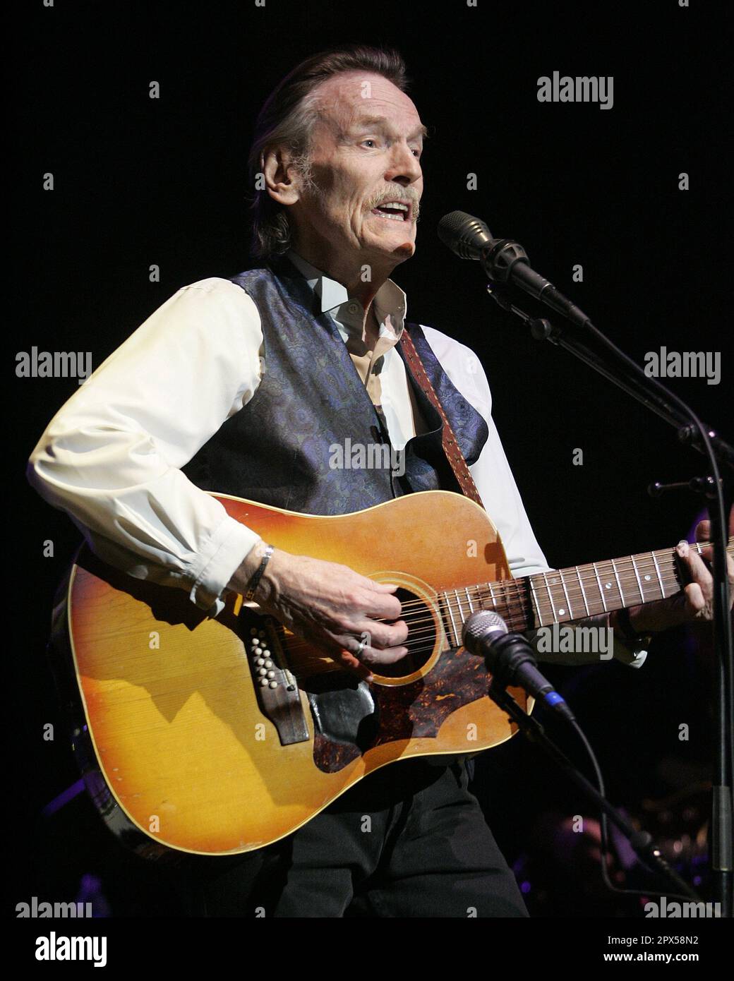 Gordon lightfoot singer hi-res stock photography and images - Alamy