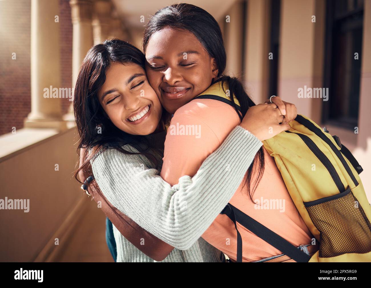 Cuddle girls hi-res stock photography and images - Alamy