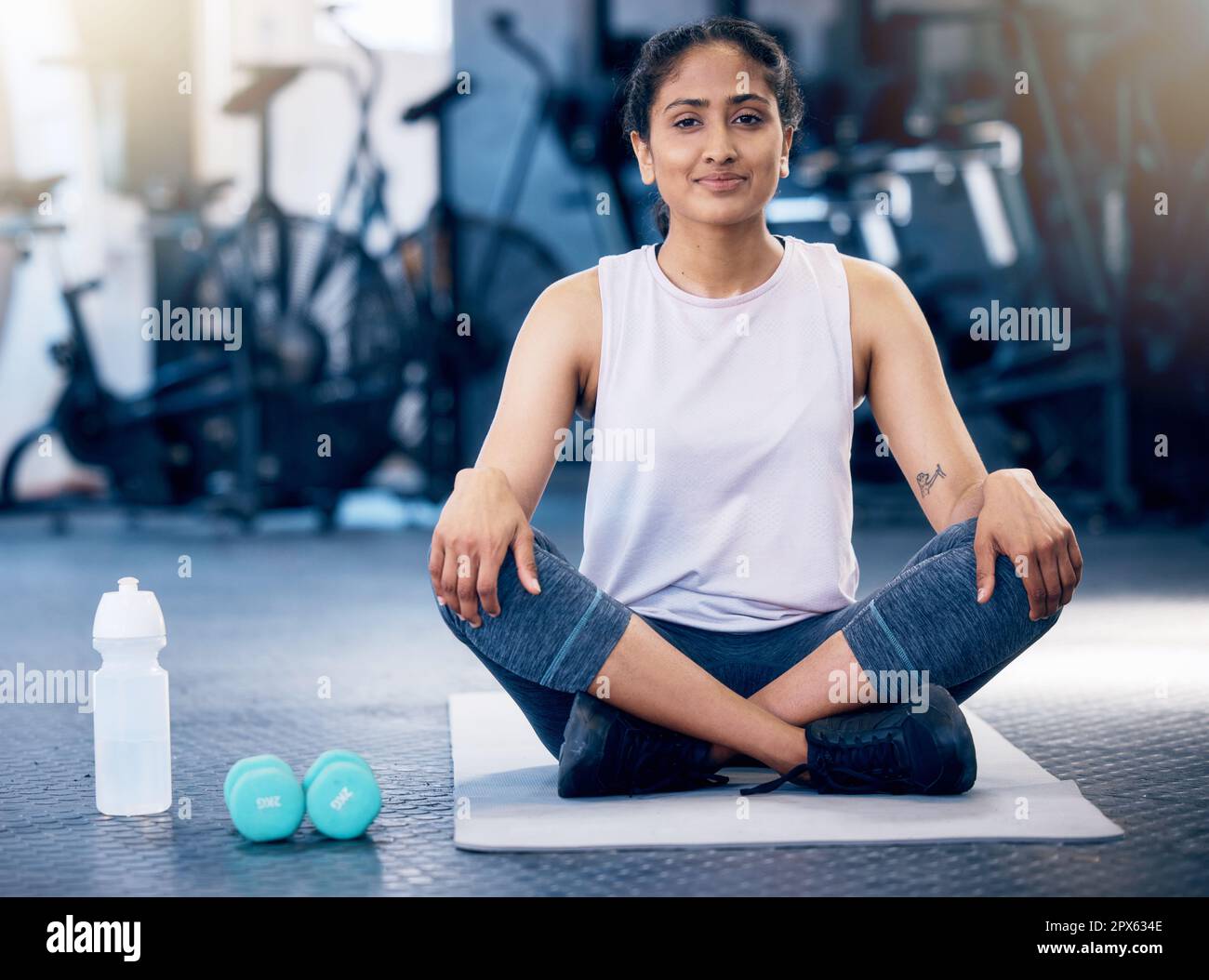 Woman crossed legs hi-res stock photography and images - Alamy