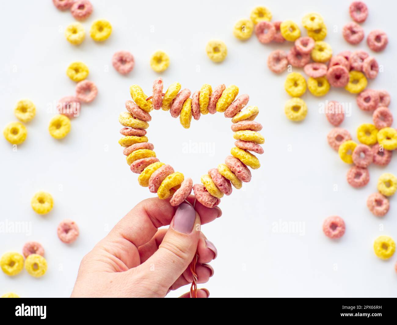 Edible DIY cupcake topper in hearts for Valentine's Day. DIY for kids ...