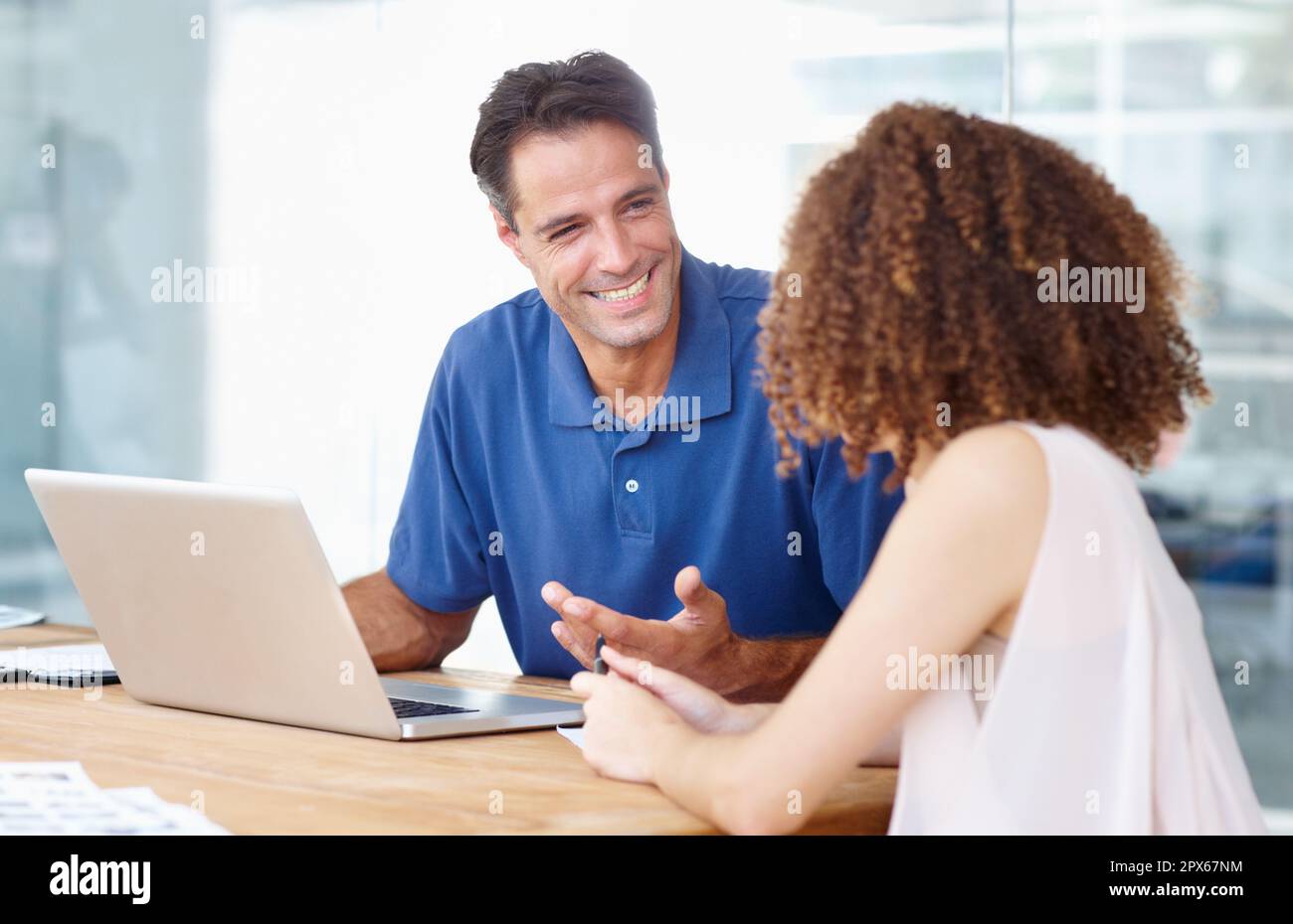 Guy talking male colleagues hi-res stock photography and images - Alamy