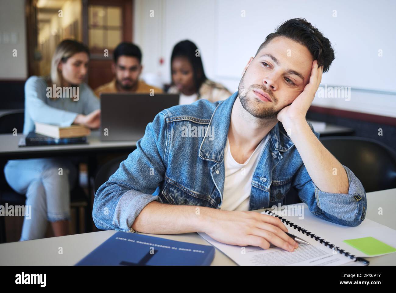 College campus students laptop sad hi-res stock photography and images ...