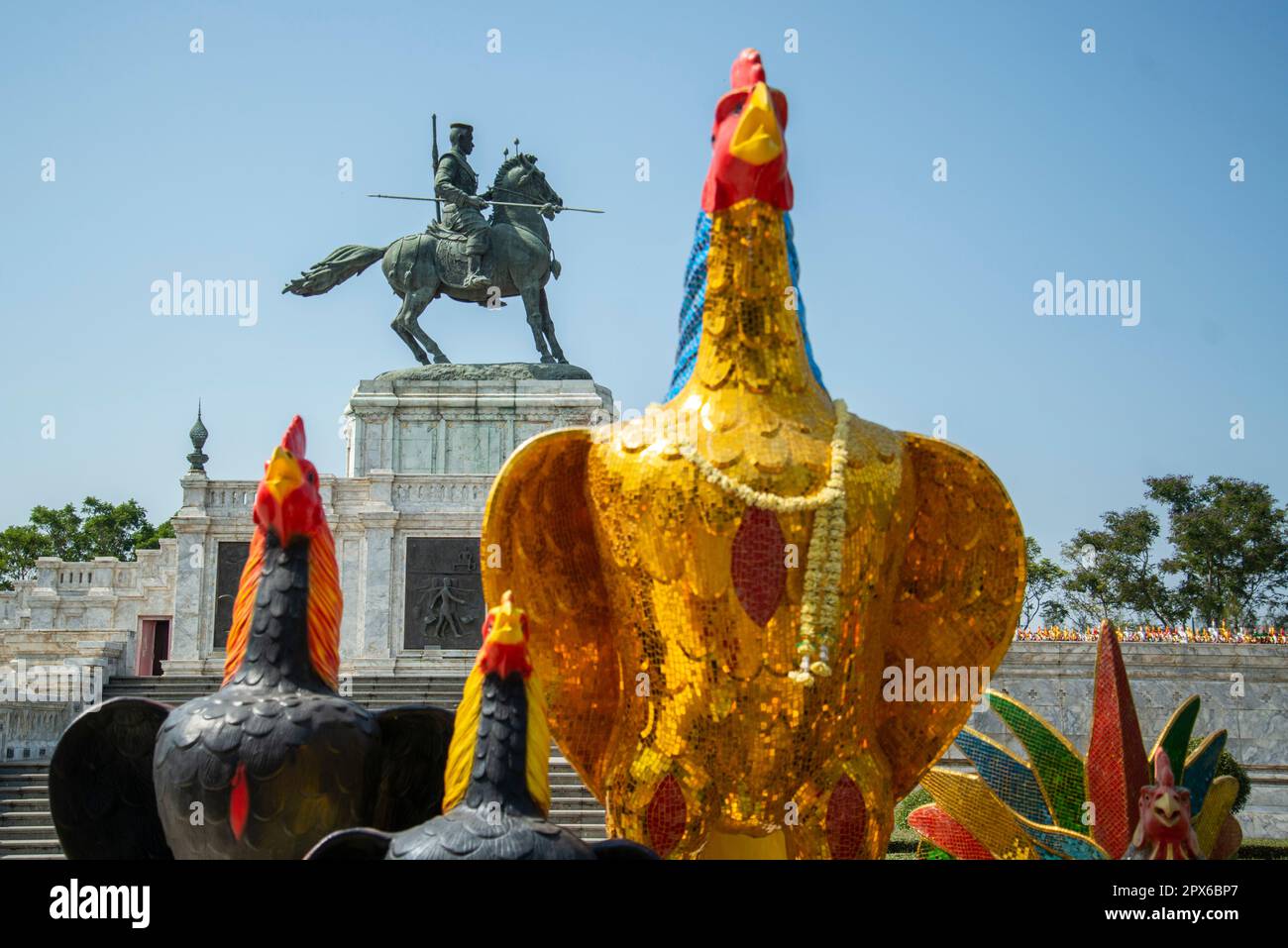 Taksin statue hi-res stock photography and images - Alamy