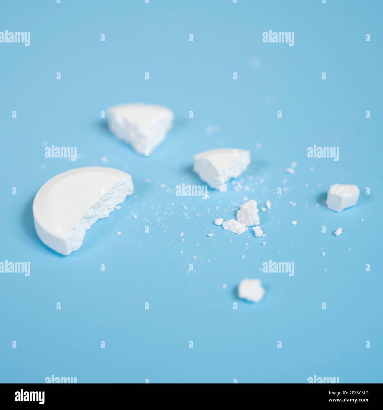 Crushed tablets hi-res stock photography and images - Alamy