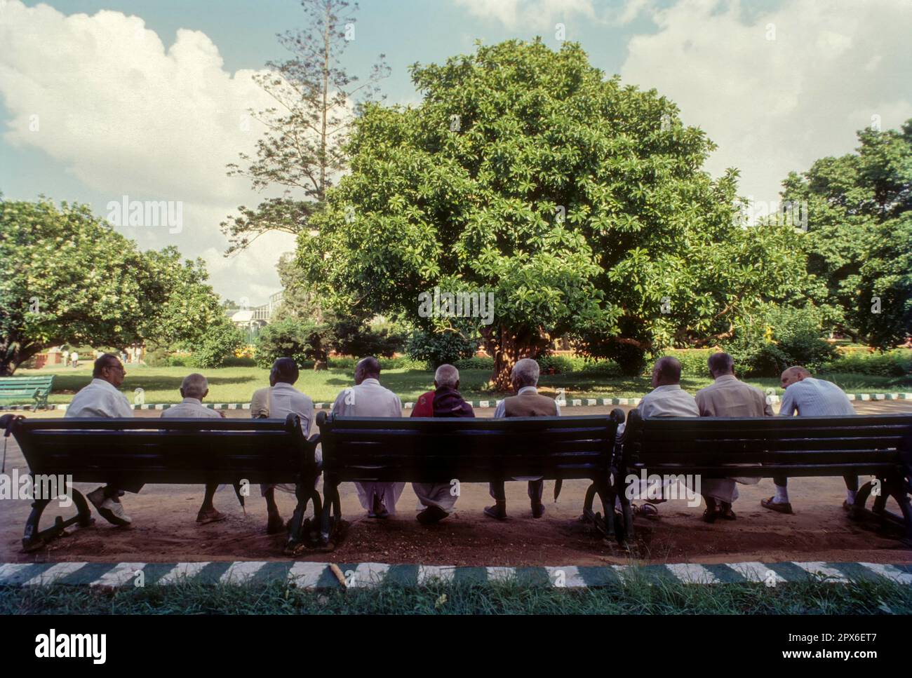 People sitting relaxed in Lal Bagh garden, Bengaluru Bangalore ...