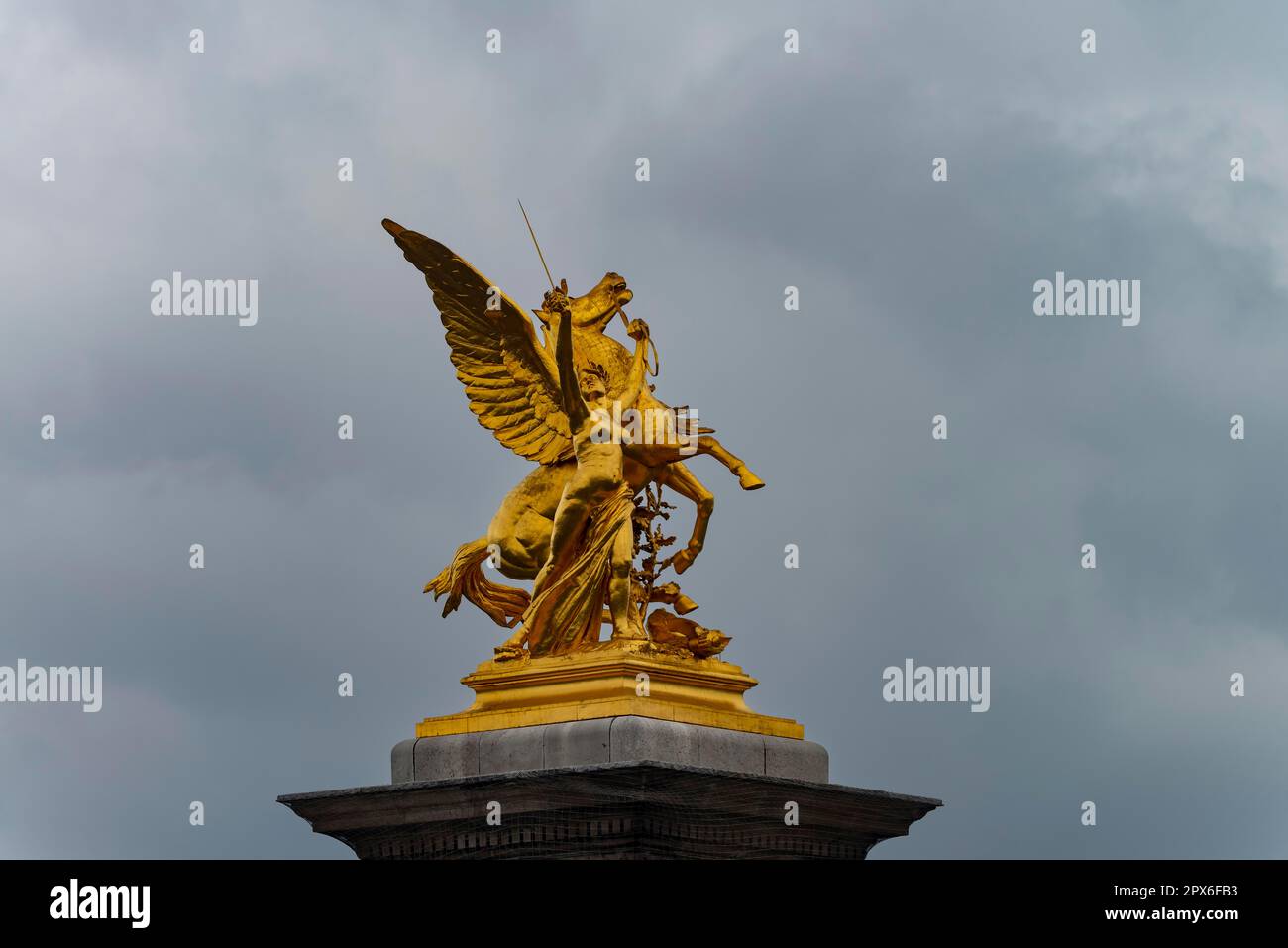 Column with the group of figures Fama in battle on the Pont Alexandre ...