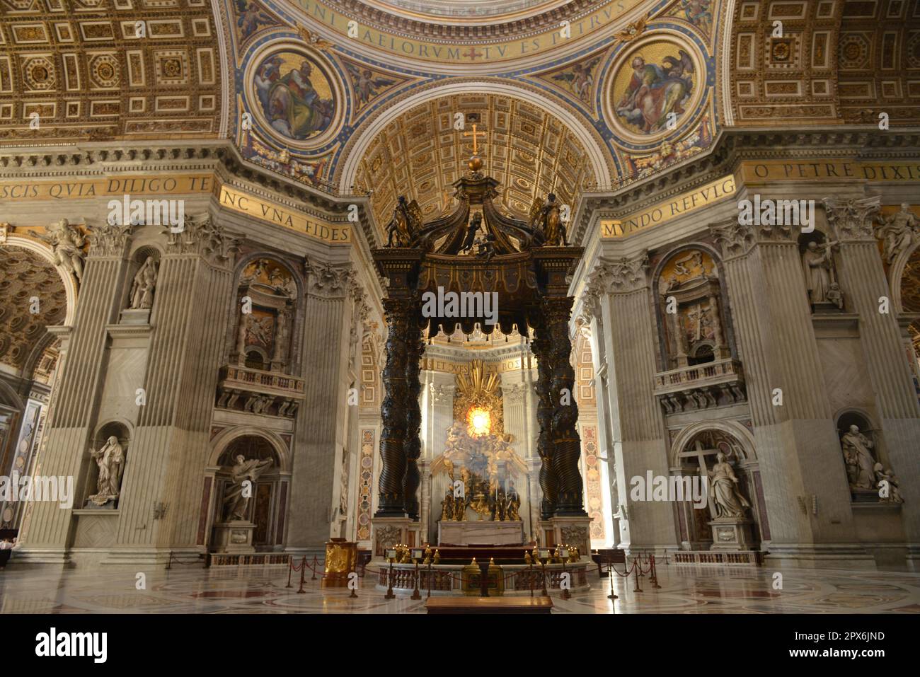 Canopy, Papal Altar, St. Peter's Basilica, Vatican City Stock Photo - Alamy