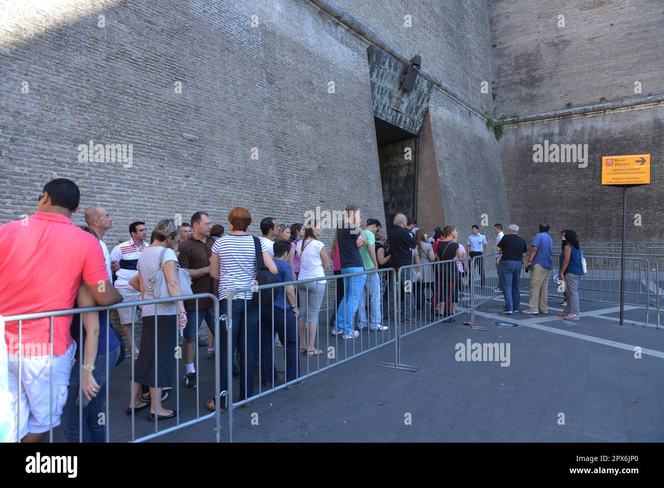 Queue to the vatican museums hi-res stock photography and images - Alamy