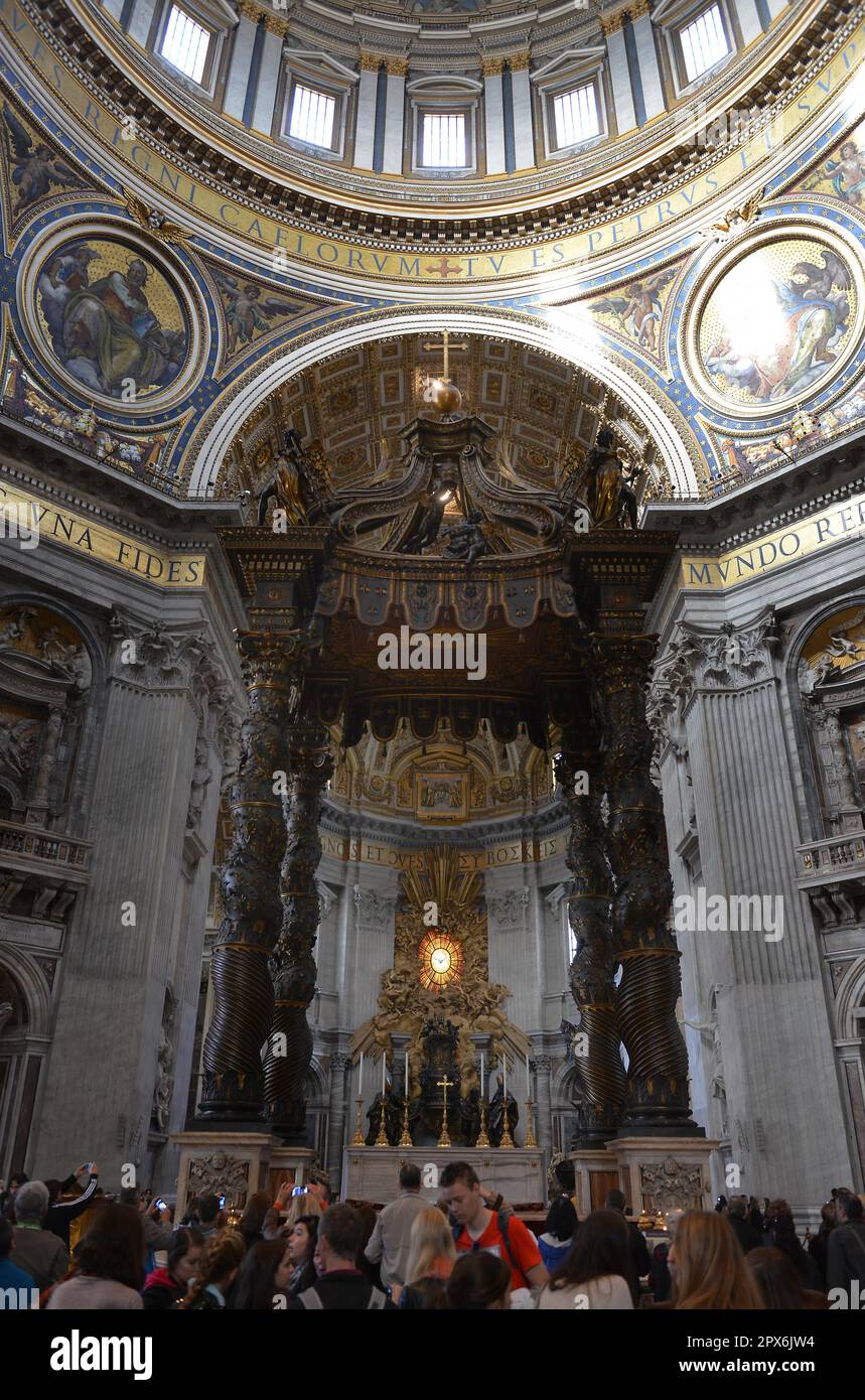 Canopy, Papal Altar, St. Peter's Basilica, Vatican City Stock Photo - Alamy