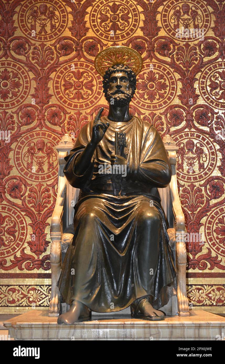 St peter bronze statue hi-res stock photography and images - Alamy