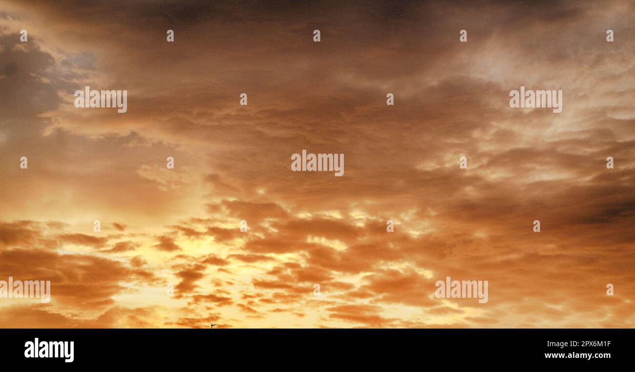Gold light. golden cloudy sky with sun beam Stock Photo - Alamy
