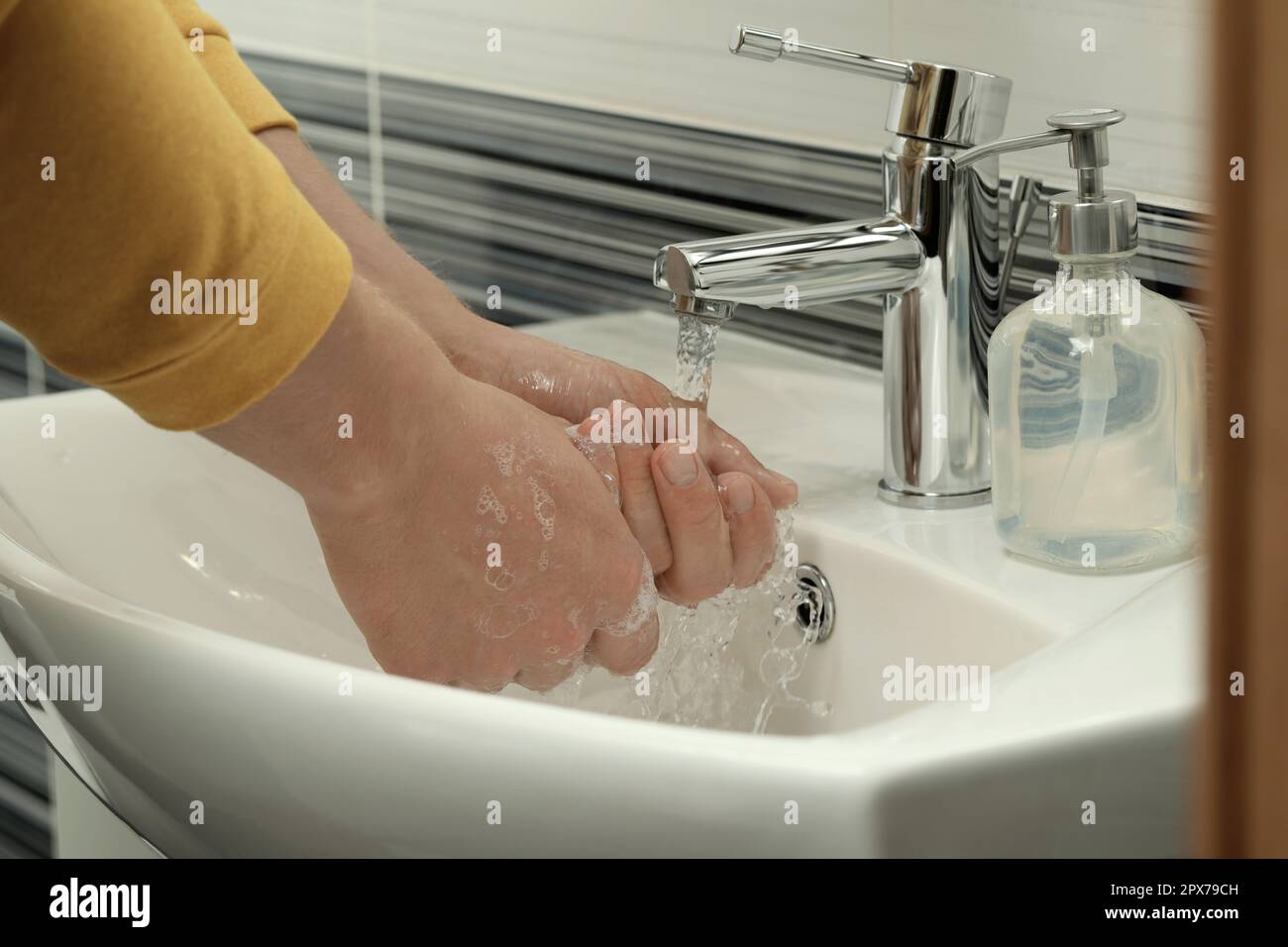Rinse off hands hi-res stock photography and images - Alamy