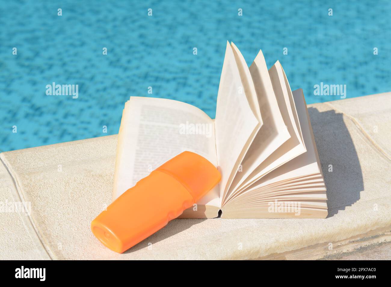Read book swimming pool hi-res stock photography and images - Alamy