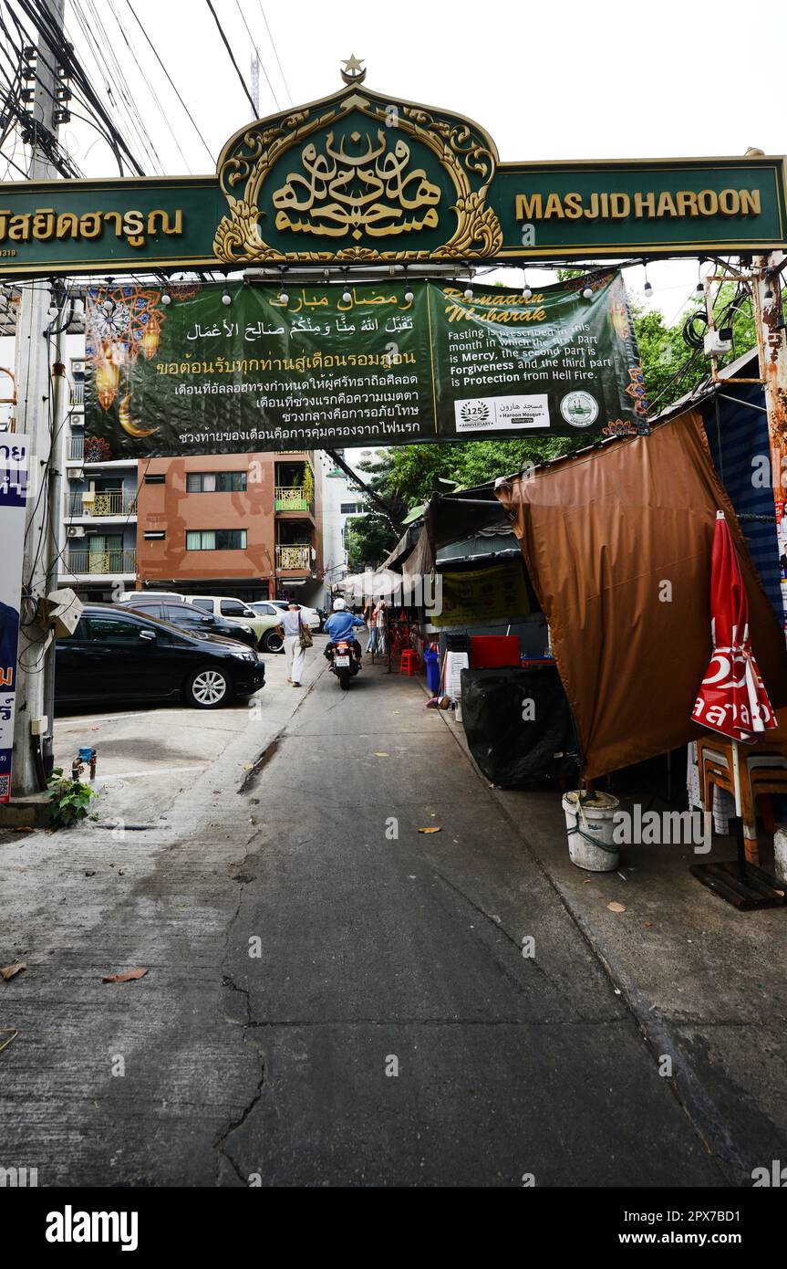 Haroon Mosque in Bang Rak, Bangkok, Thailand Stock Photo - Alamy