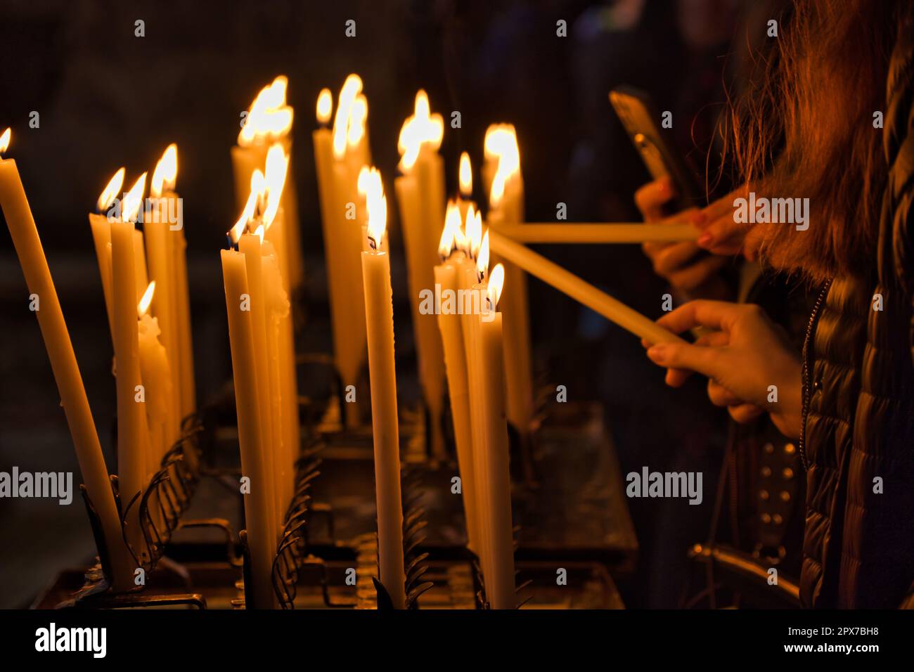 People light candles in a church in Venice Stock Photo - Alamy
