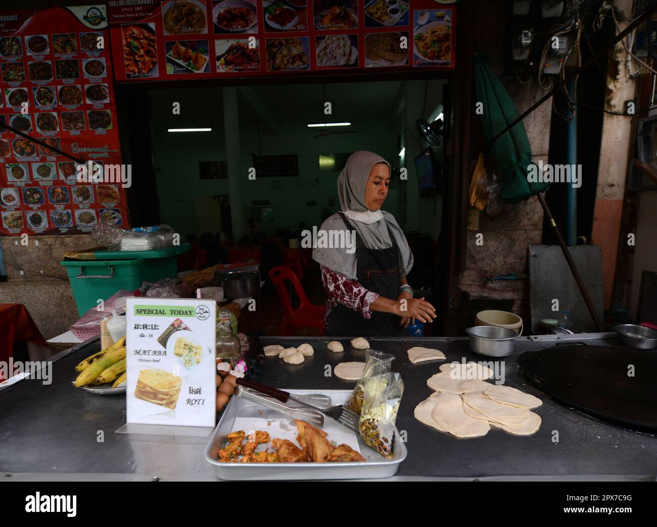 Bangkok muslim restaurant hi-res stock photography and images - Alamy