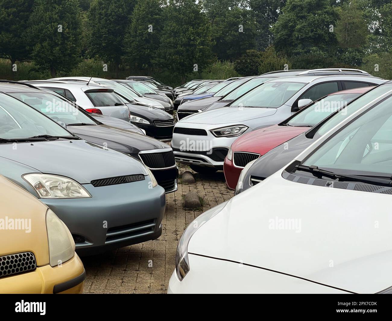 Row of cars different hi-res stock photography and images - Alamy
