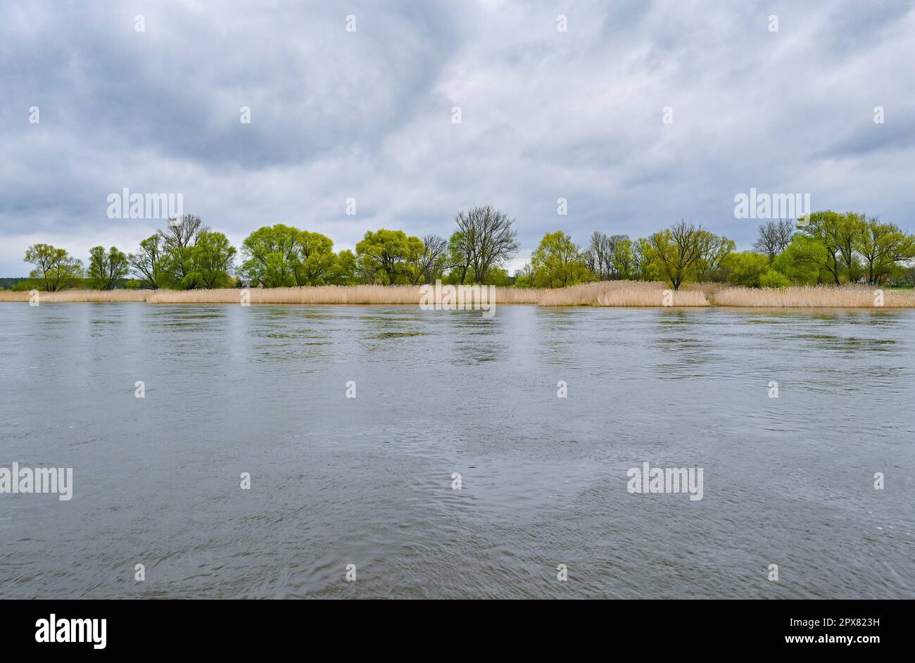 25 April 2023, Brandenburg, Küstrin-Kietz: The German-Polish border ...