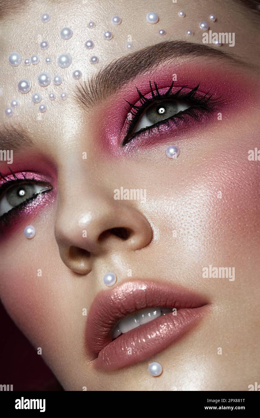 Beautiful girl with perfect art makeup and pearl beads. beauty face ...