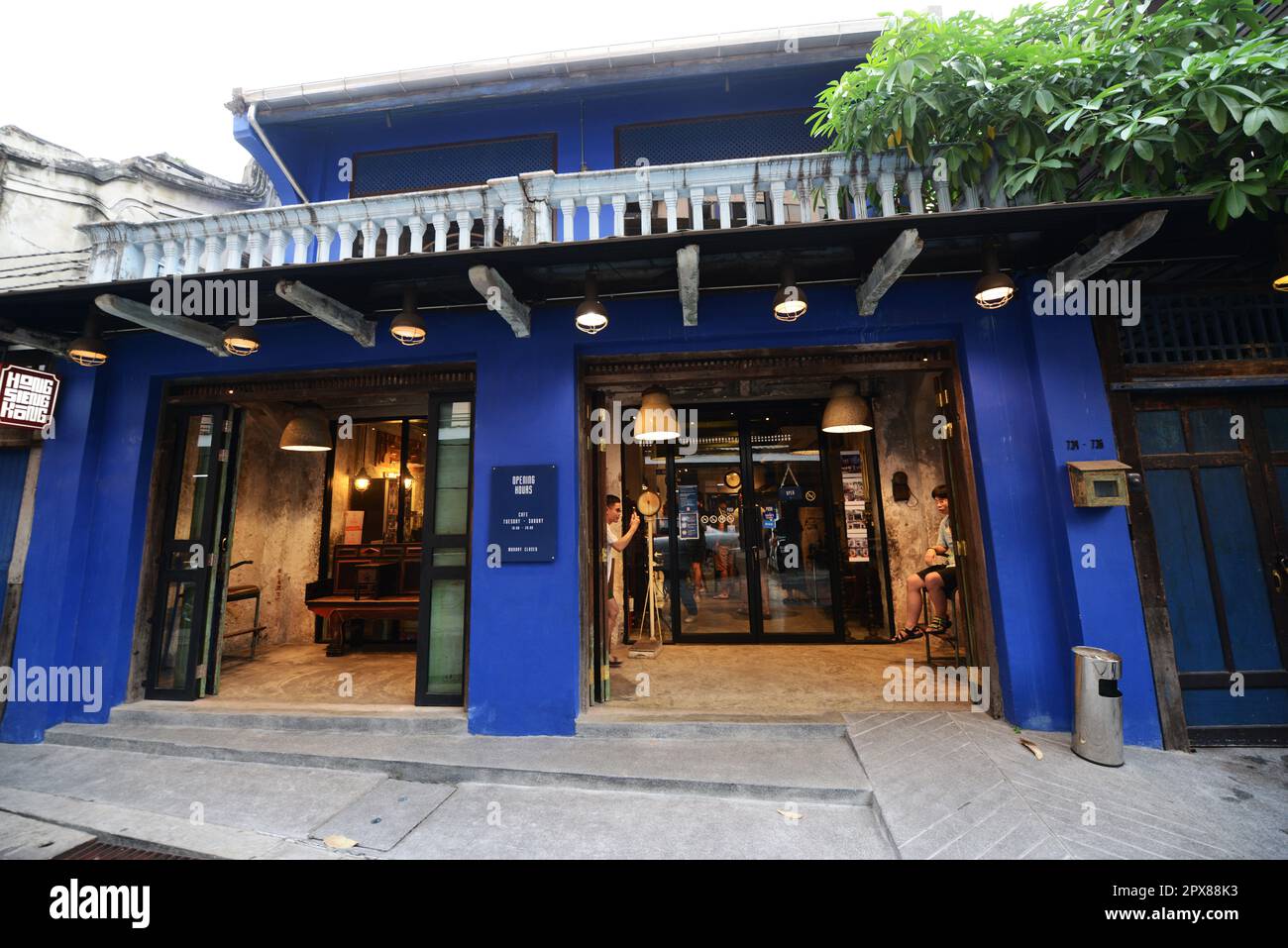 The Hong Sieng Kong restaurant and bar in Bangkok, Thailand Stock Photo ...