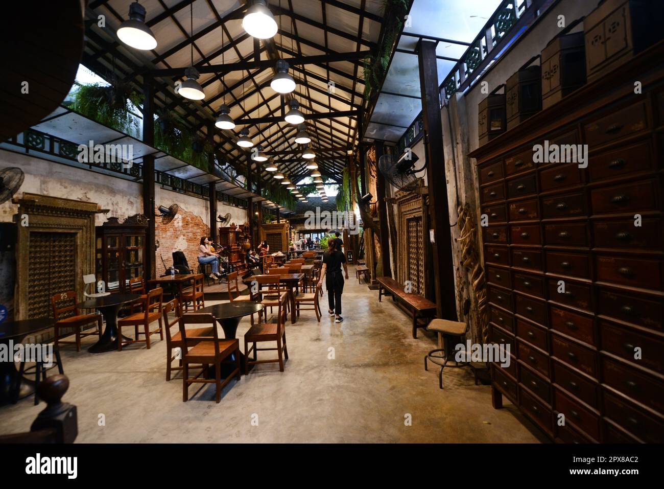 The Hong Sieng Kong restaurant and bar in Bangkok, Thailand Stock Photo ...