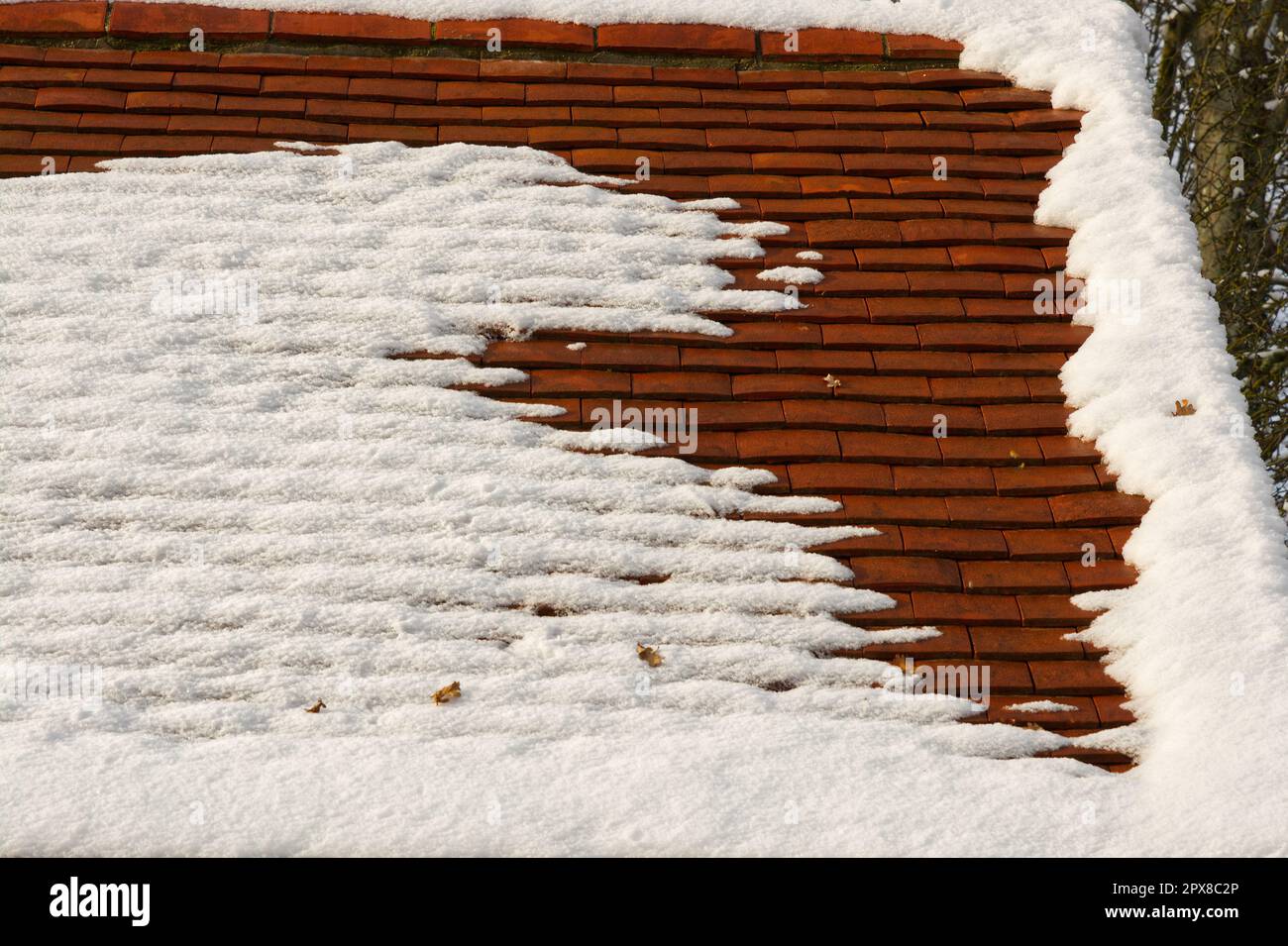 Tiled roof covered snow hi-res stock photography and images - Alamy