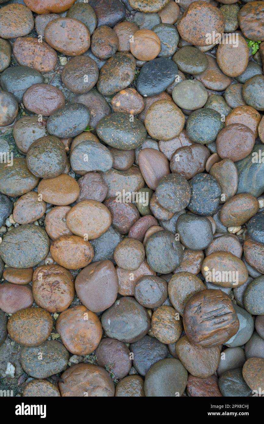 Wet rock river texture background Stock Photo - Alamy