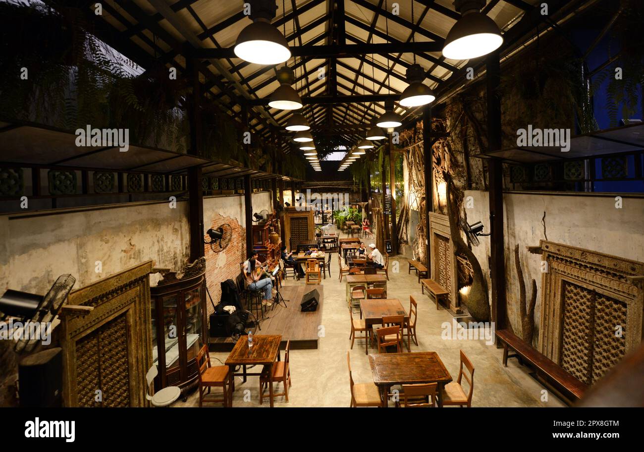 The Hong Sieng Kong restaurant and bar in Bangkok, Thailand Stock Photo ...