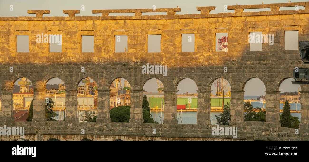 Pula Arena. Roman amphitheater in Pula Stock Photo - Alamy