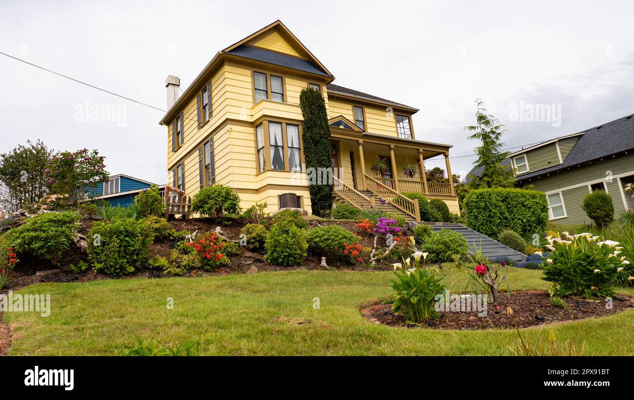 suburban cottage house. suburban cottage house in neighborhood ...