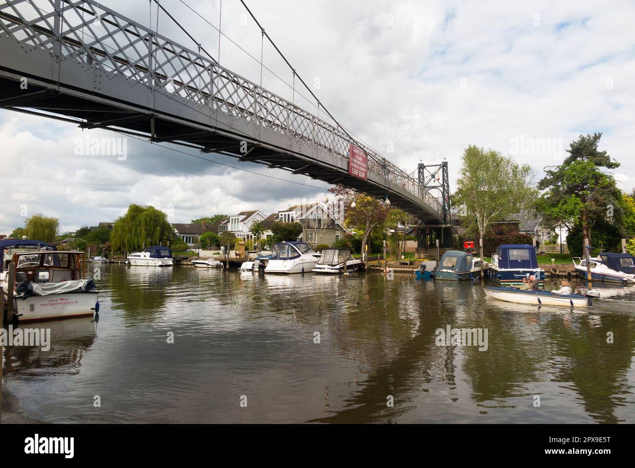 Footbridge / foot bridge to Thames Ditton Island, to cross over ...